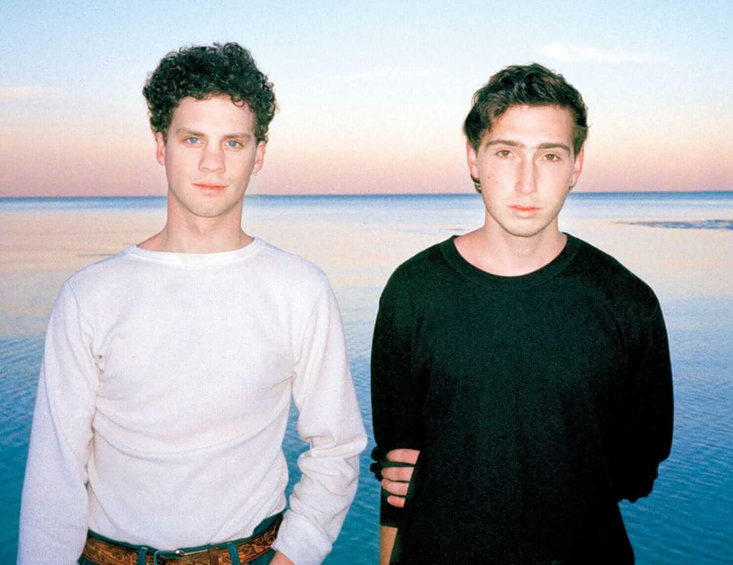 フォークロック・バンド、Whitneyが新作カバーアルバムをリリース！ | BELONG Media